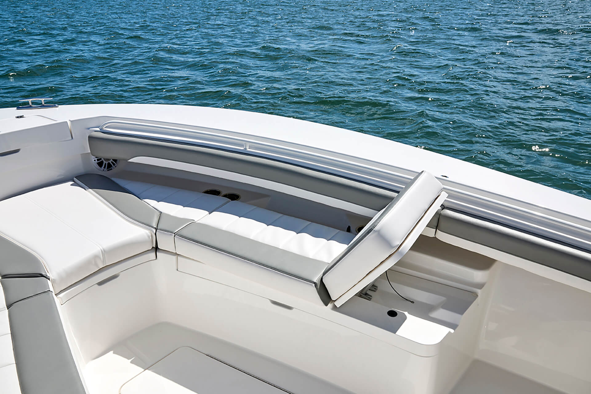 Regulator 28 Center Console Boat | Regulator Marine