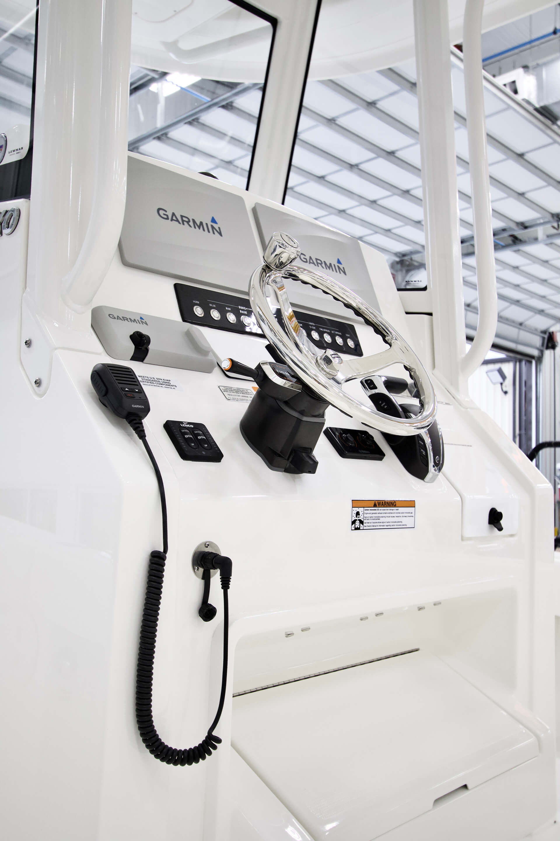 Regulator 24XO | Hybrid Crossover Center Console Boat