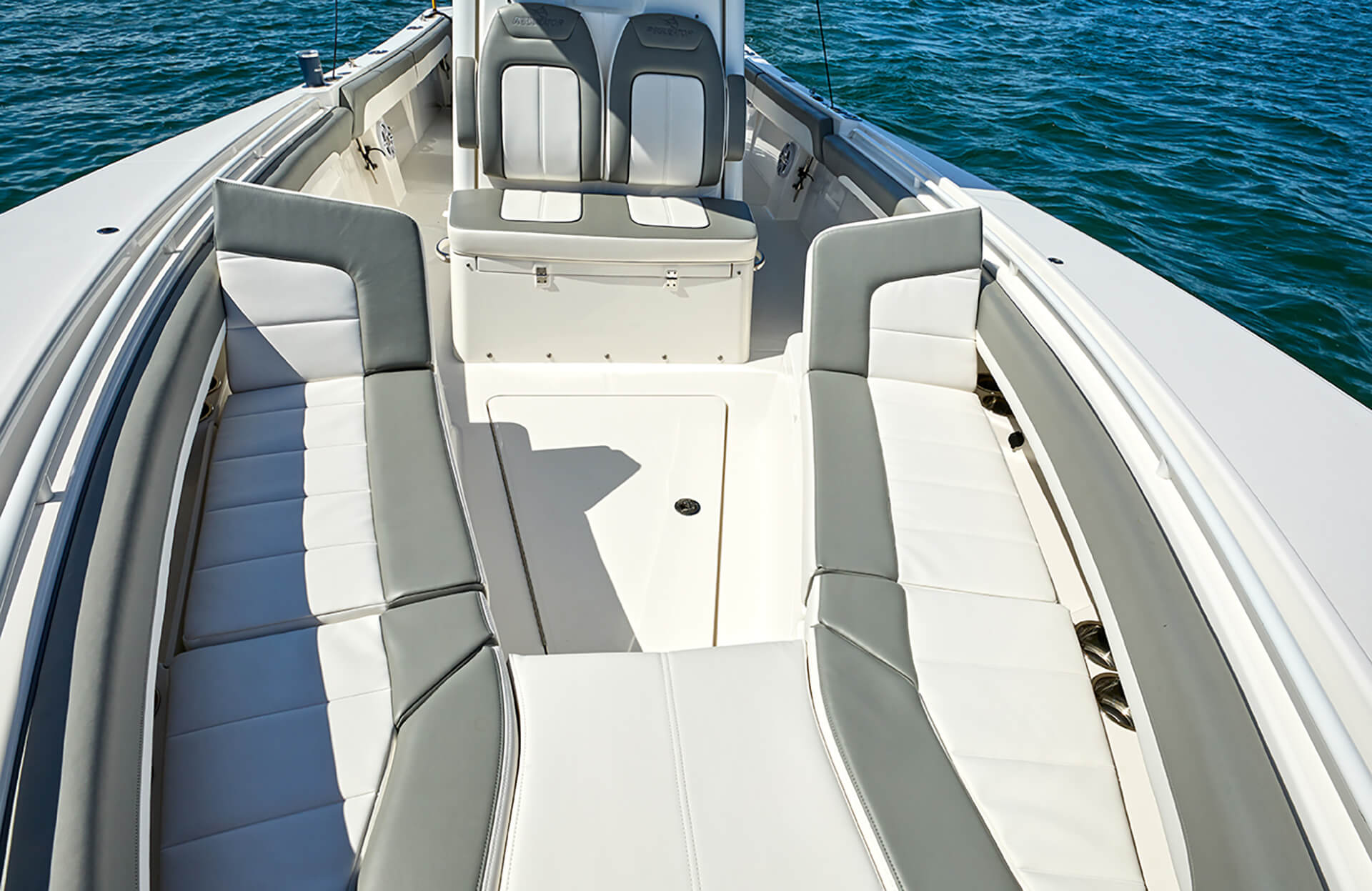 Regulator 28 Center Console Boat | Regulator Marine