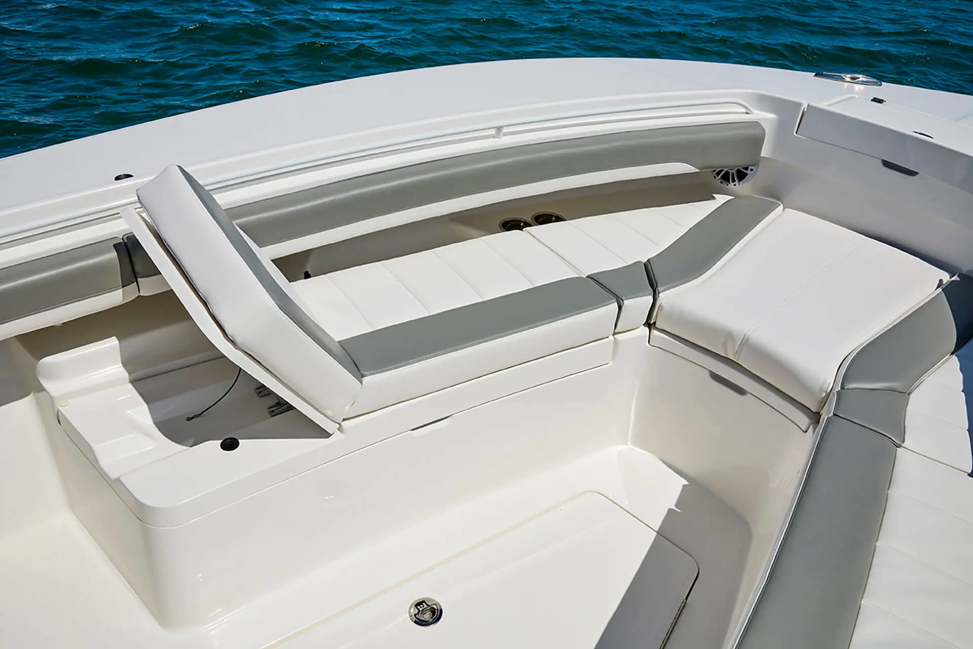 Regulator 28 Center Console Boat | Regulator Marine