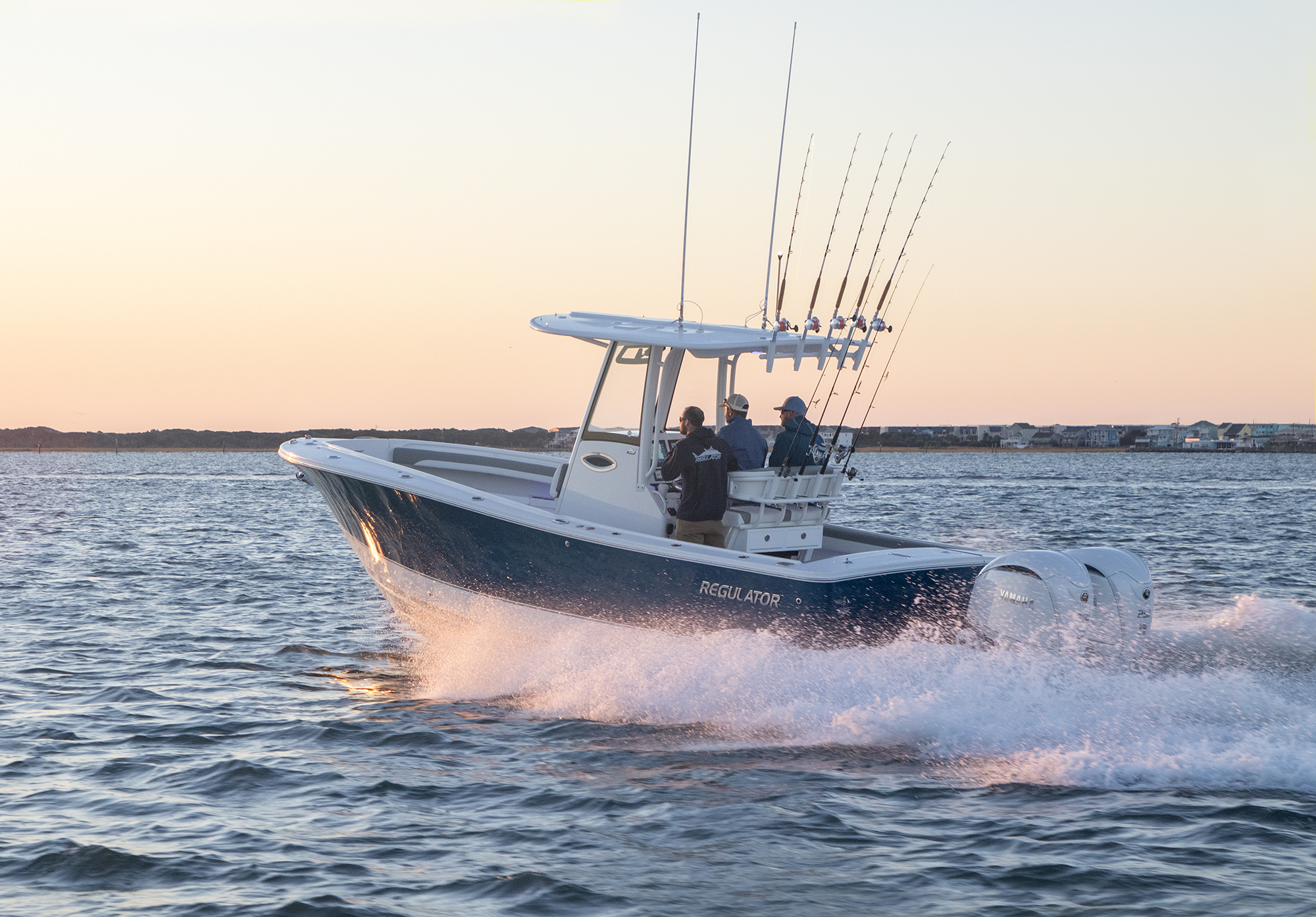 Regulator 25 Center Console Boat | Regulator Marine