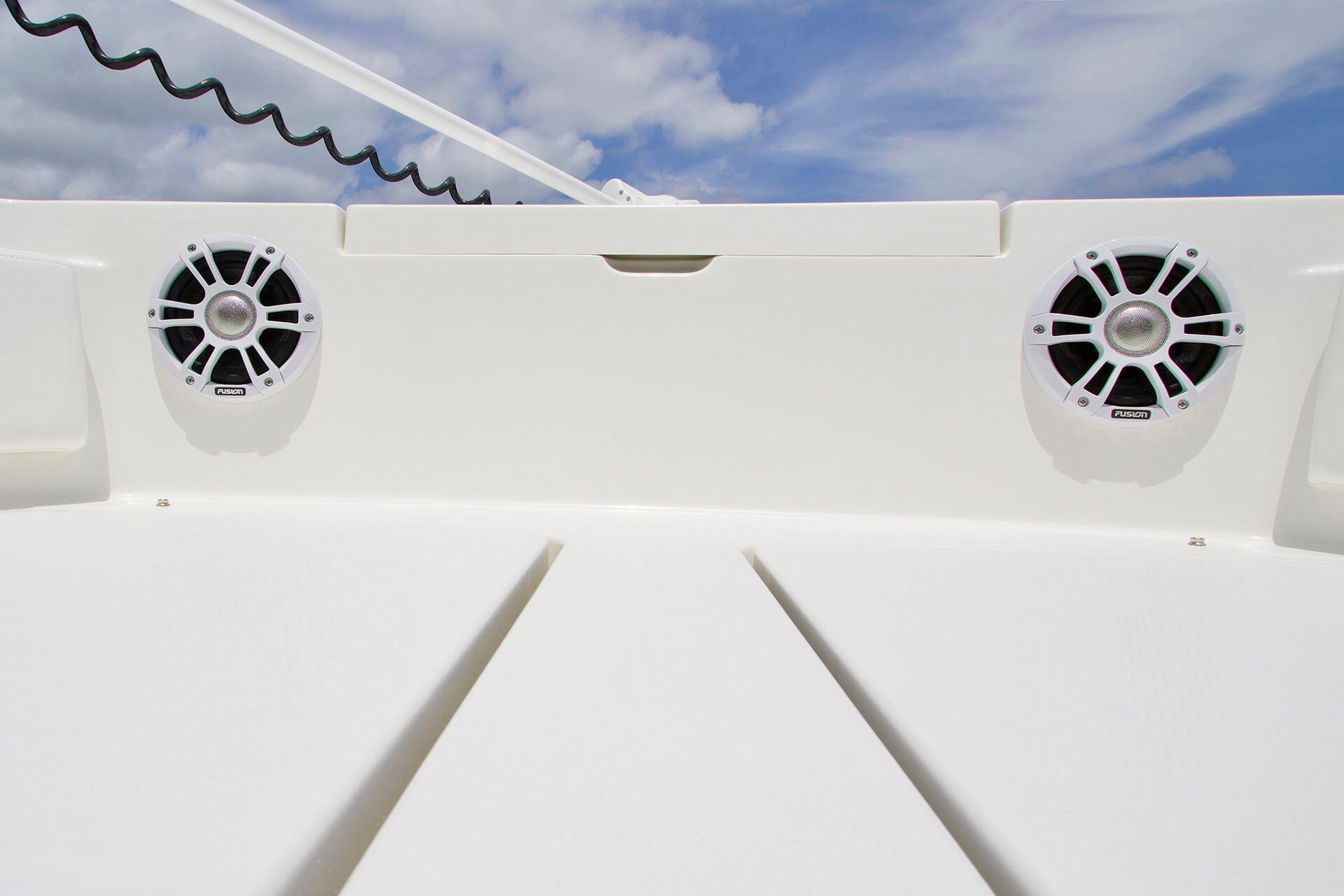 Regulator 24XO | Hybrid Crossover Center Console Boat