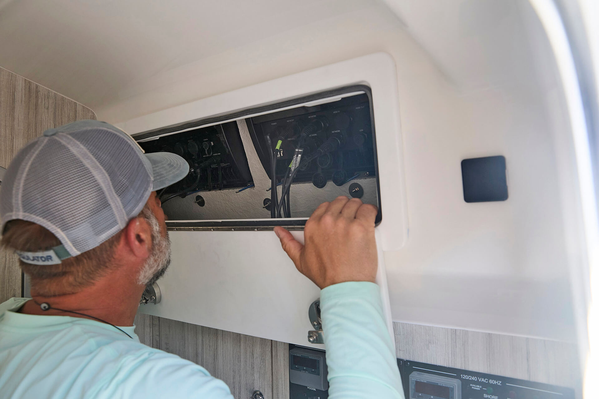 Regulator 37 | Premium 37-Foot Offshore Center Console Yacht