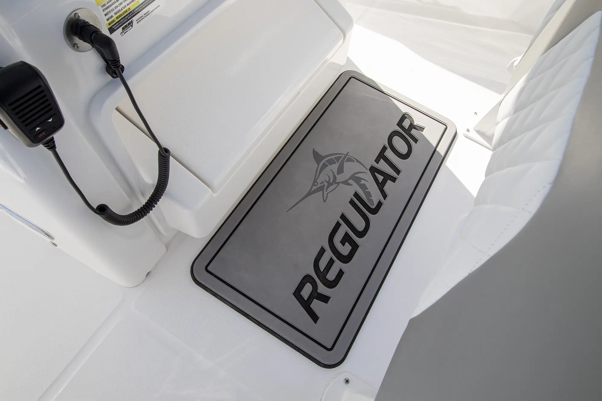 Regulator 25 Center Console Boat | Regulator Marine