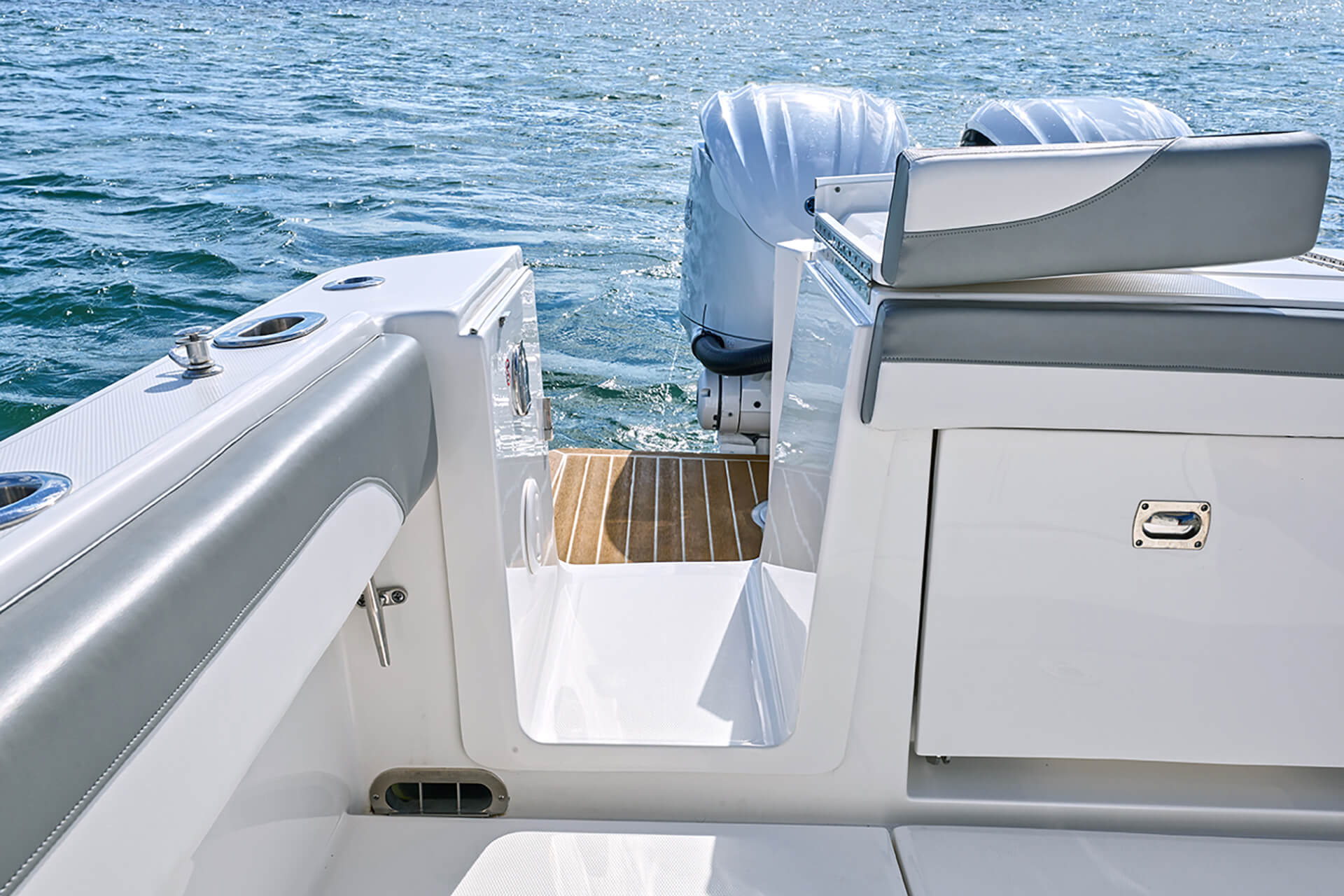 Regulator 28 Center Console Boat | Regulator Marine
