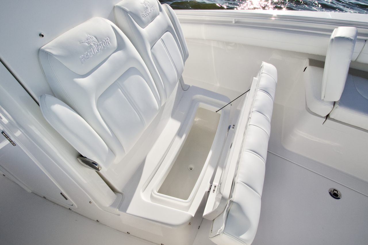 Regulator 25 Center Console Boat | Regulator Marine