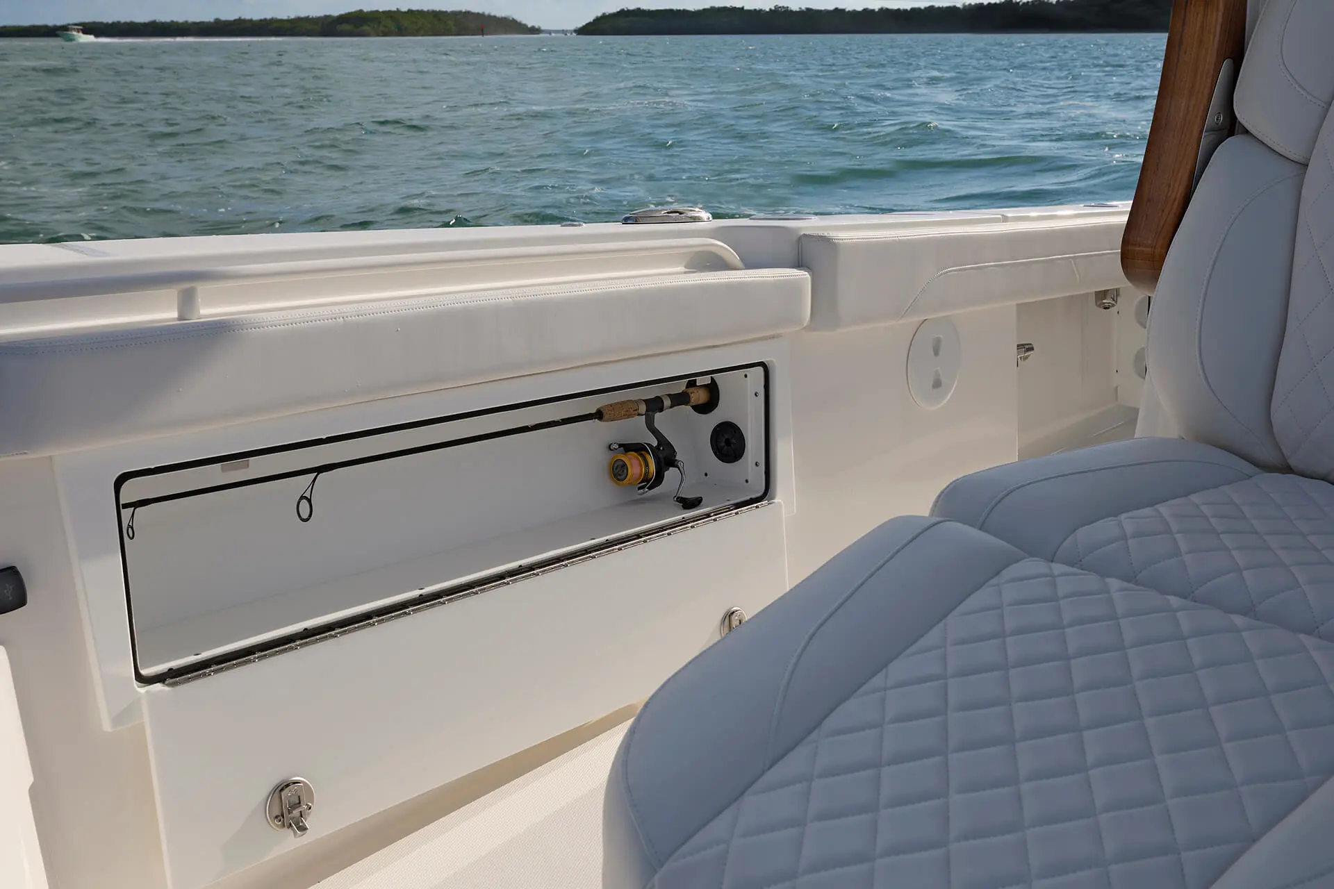 Regulator 30XO: Elite Offshore Fishing | Regulator Marine
